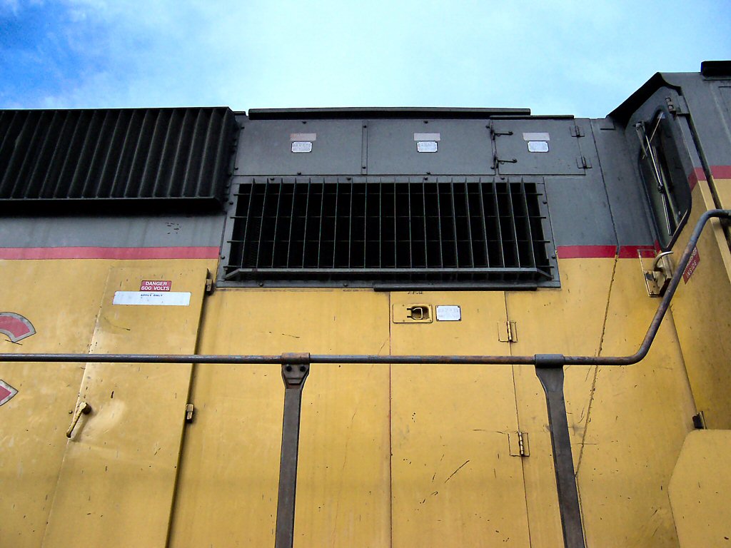 UP 2293 dynamic brake vent detail